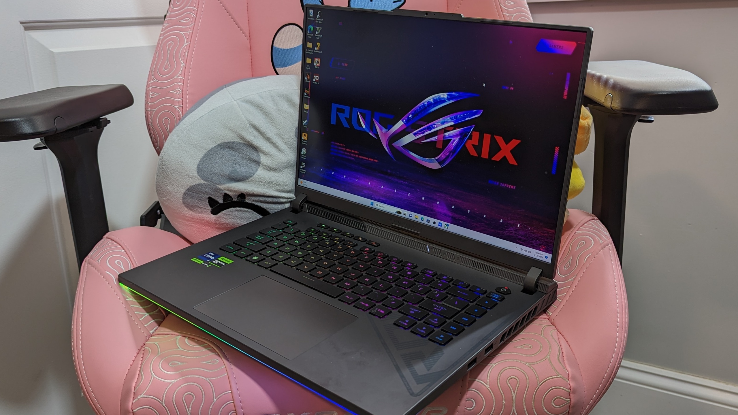 مقایسه کامل و دقیق لپ تاپ گیمینگ ROG Strix G16 و HP Omen 16 | تکبین